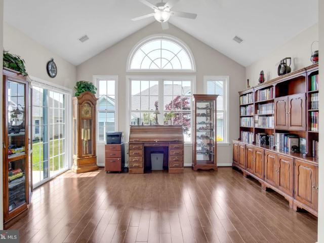 646 Republic Way