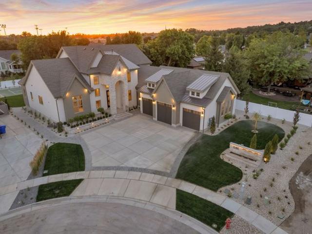 646 W Hidden Farm Dr, Farmington, UT 84025