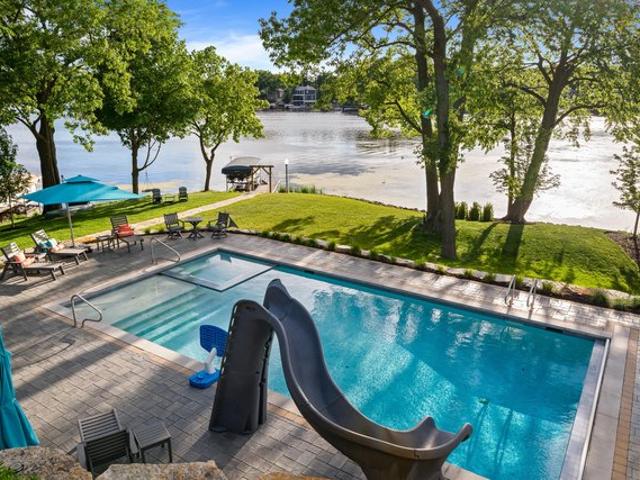 6474 Blue Heron Pointe Dr, Waterford, WI 53185