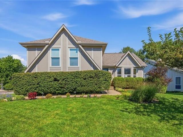 6470 Payne St, Shawnee, KS 66226