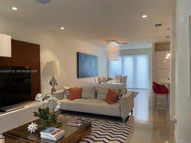 6471 NW 103rd Psge, Doral, FL 33178