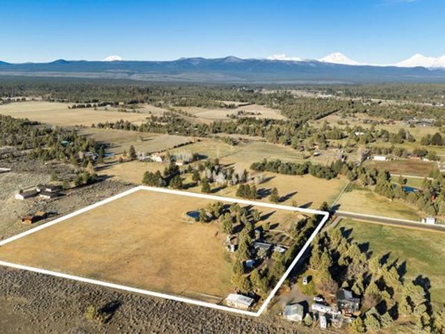 64726 Horseman Ln, Bend, OR 97703