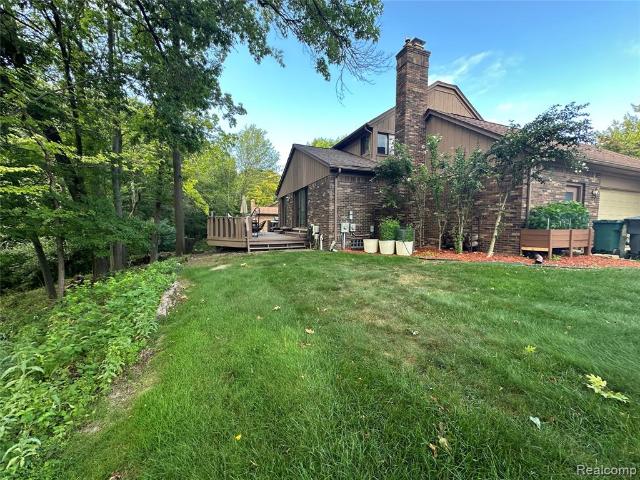 6473 Red Oak Drive
