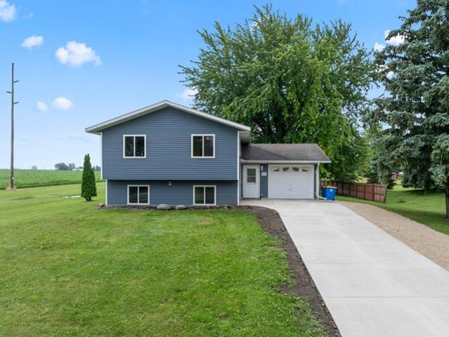 647 2nd St NE, Blooming Prairie, MN 55917