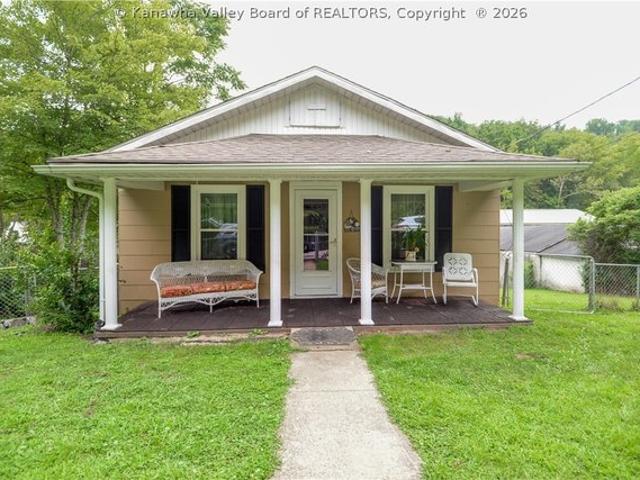 647 Austin Dr, Saint Albans, WV 25177