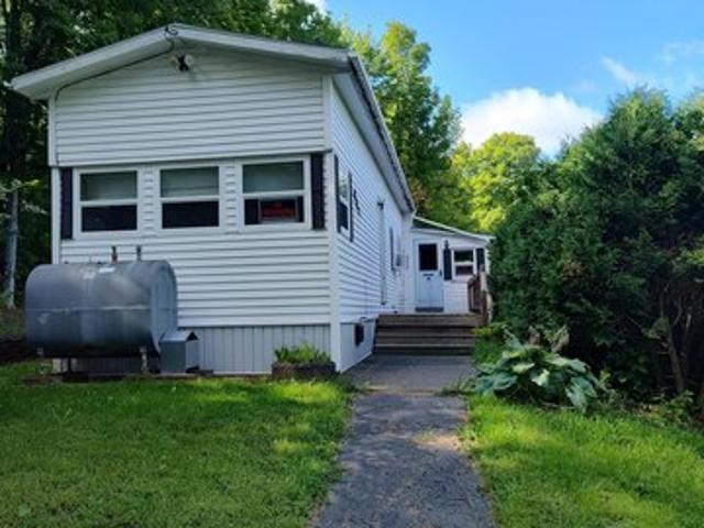 647 Dover Rd, Dexter, ME 04930