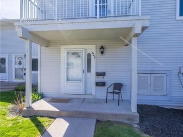 647 Eastbrooke Ln, Rochester, NY 14618