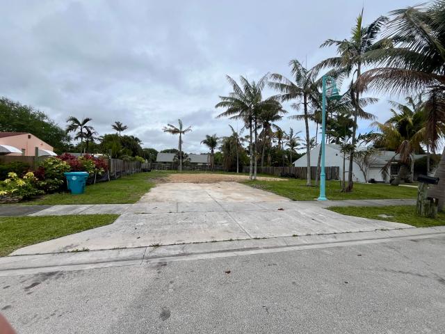 647 NE 9th Ave, Boynton Beach, FL 33435 | MLS #B26017