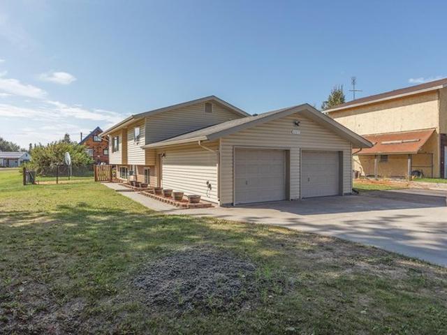647 Slater Dr, Fairbanks, AK 99701