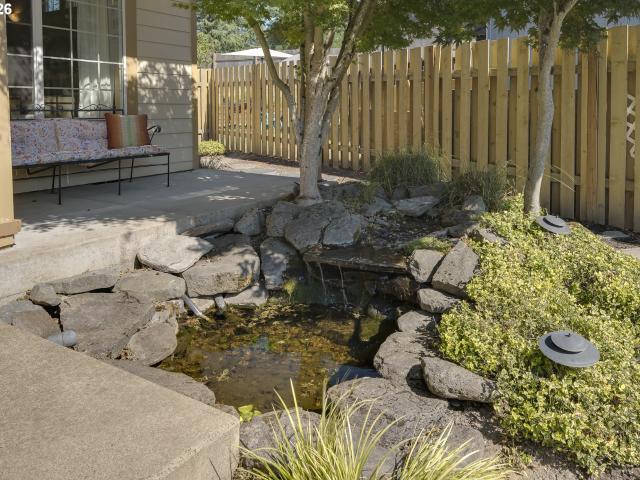647 SW Roxe DR