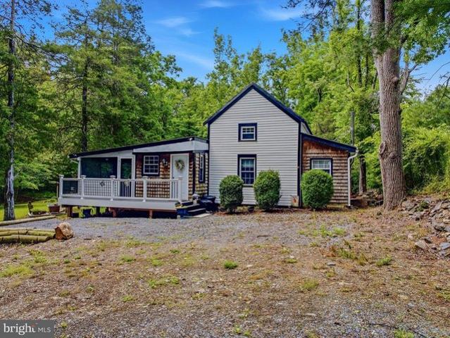 6485 Cacapon Rd, Great Cacapon, WV 25422