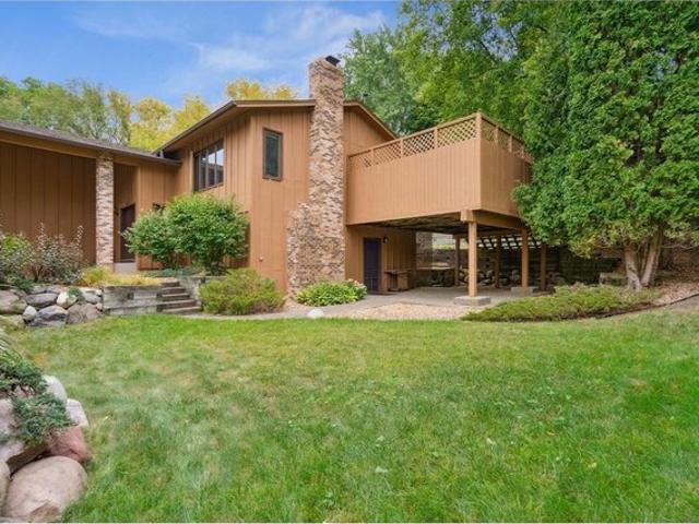 6485 Grandview Dr, Eden Prairie, MN 55346