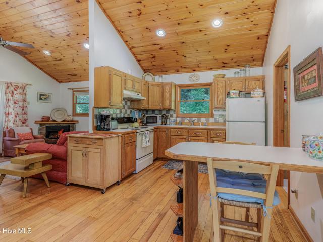 6488 Yellow Creek Road