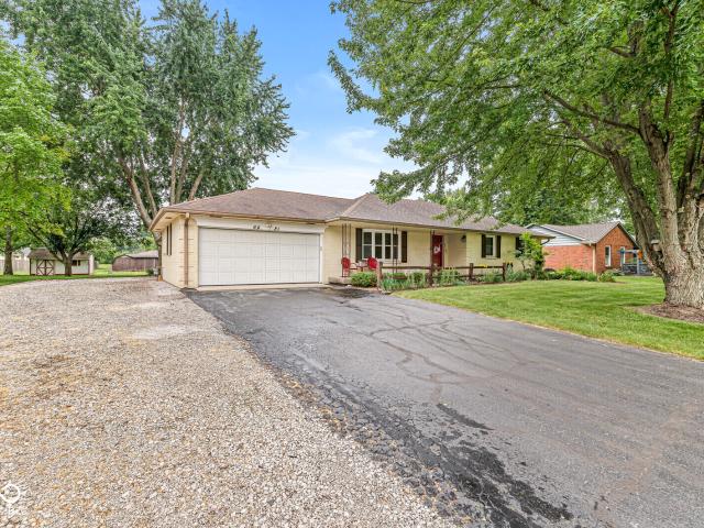 6481 Walnut