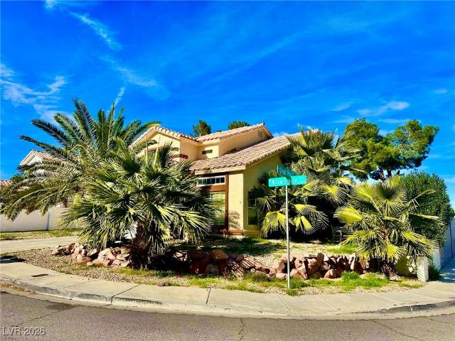 6482 Willow Breeze Ln, Las Vegas, NV 89118 | MLS #2749 | Compass
