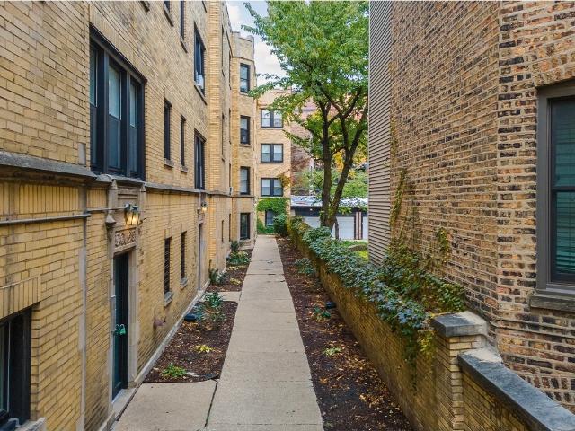 648.5 W Roscoe Street # 2N