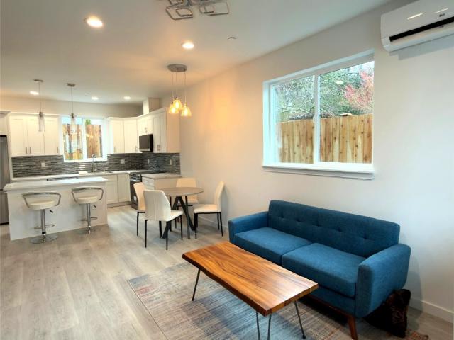 648 B SW 139th Street
