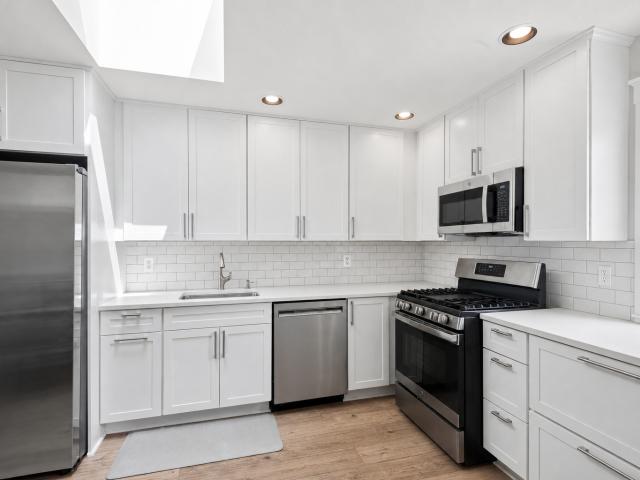 648 E Rockland Road