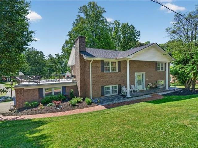 648 Knollwood Dr, Mount Airy, NC 27030