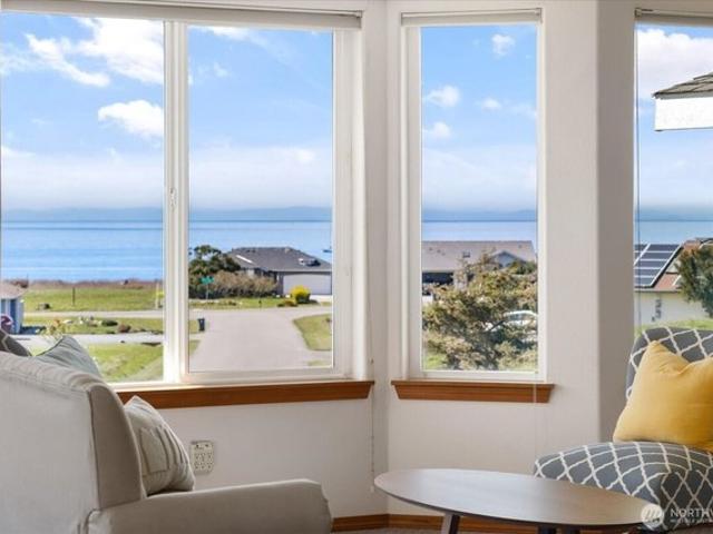 648 Hacienda Dr, Coupeville, WA 98239