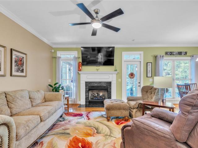 648 Mountain View