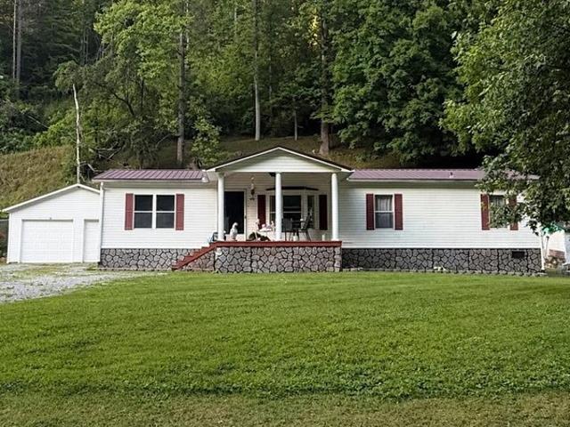648 Meathouse Fork Rd, Canada, KY 41519