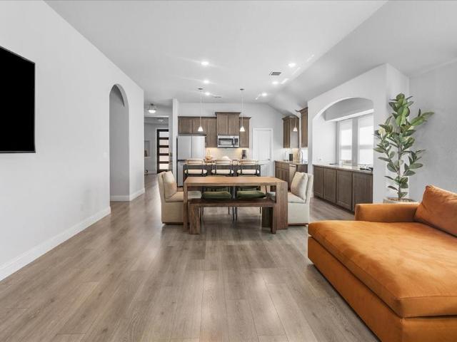 648 Sirius Lane