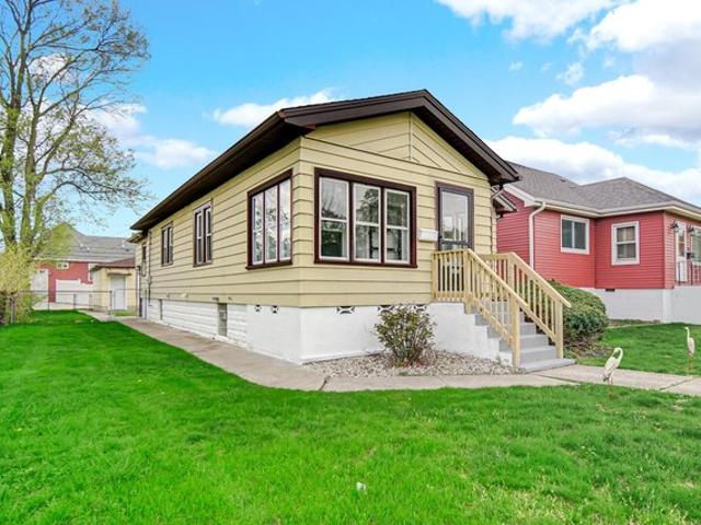 648 Stewart Ct, Whiting, IN 46394