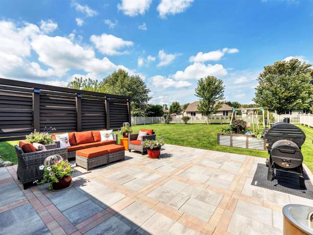 648 pebblestone circle