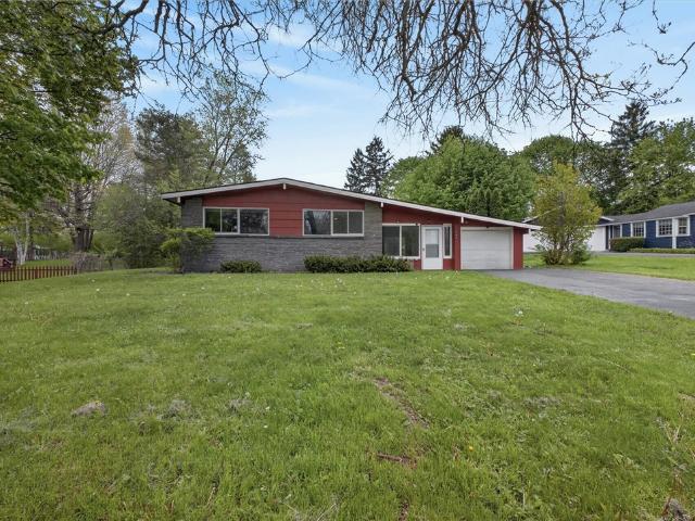 648 Pinnacle Road