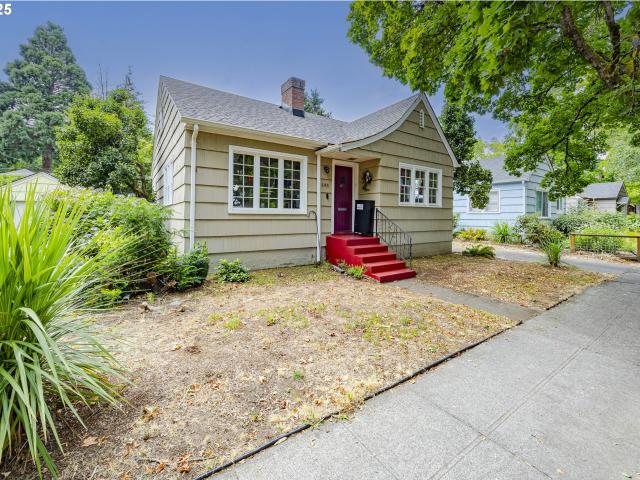 648 W 8TH AVE