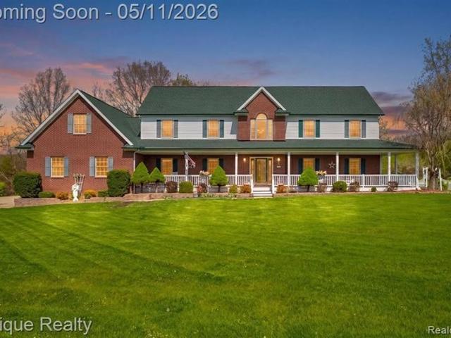 6495 Country Lane Dr, Springfield Township, MI 48350