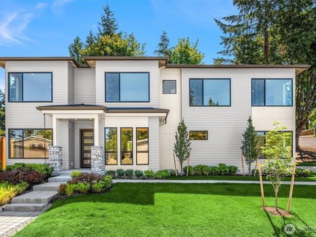 6497 NE 153rd St, Kenmore, WA 98028