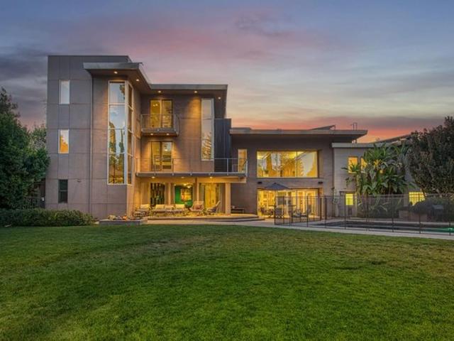 6490 N Sequoia Dr, Fresno, CA 93711