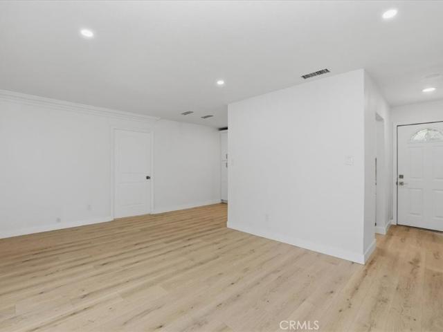 6490 Hillside