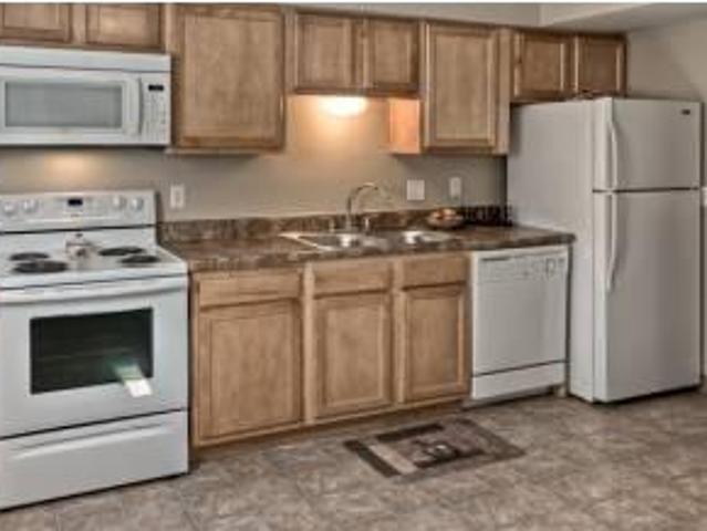 $649 / 2br 825ft² SpAcIoUs ApArTmEnT, ReMoDeLeD, PoOl, GaS AnD WaTeR PaiD nice area ! off of 120th and West Center Road 68144 map
