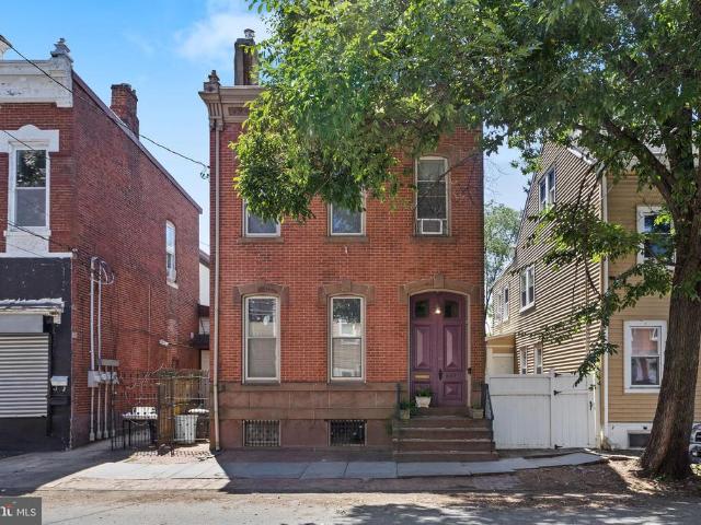 649 Centre Street