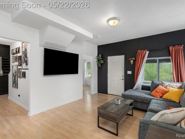 649 Lounsbury Avenue