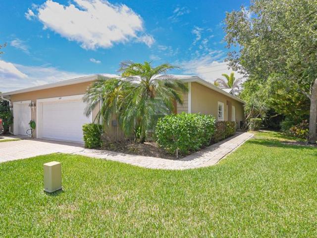 649 NE Bent Paddle Ln, Port Saint Lucie, FL 34983