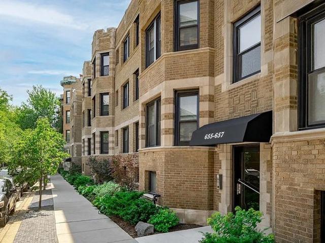 649 W Oakdale Ave, Chicago, IL 60657