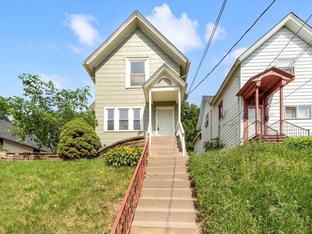 649 Wellington Ave, Elgin, IL 60120