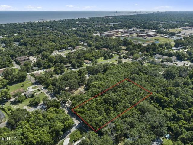 649 Tegarden Rd, Gulfport, MS 39507