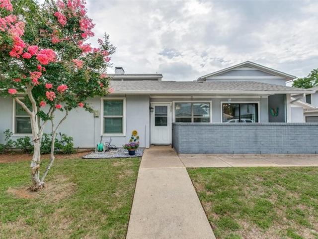649 Timberline Dr, Hurst, TX 76053