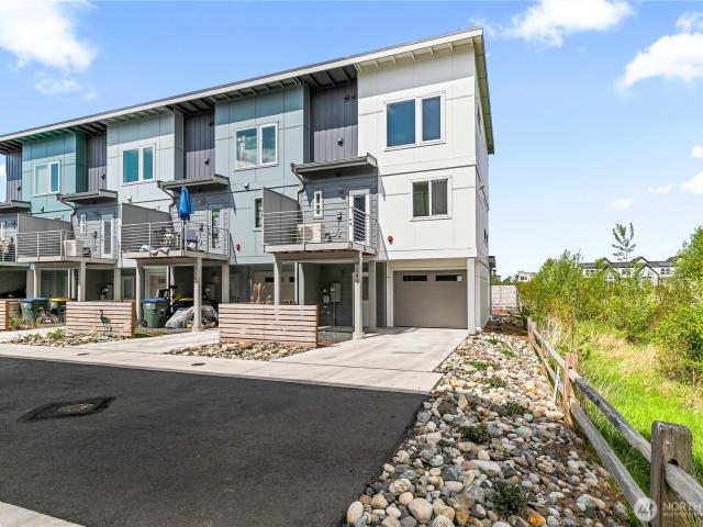 649 Venture Way