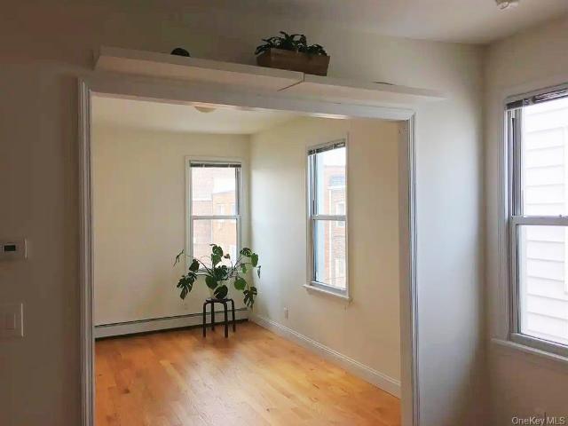 64 09 Woodside Avenue 2 Family Frame