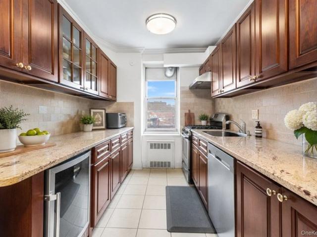 64 11 99th St Unit 3O4, Rego Park, NY 11374