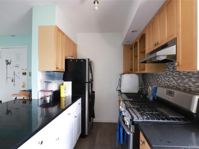 64 35 Yellowstone Boulevard 5N