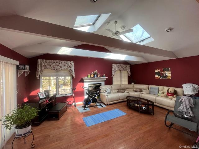 64 Todd Ct, Huntington Station, NY 11746 | MLS #980074 | Compass