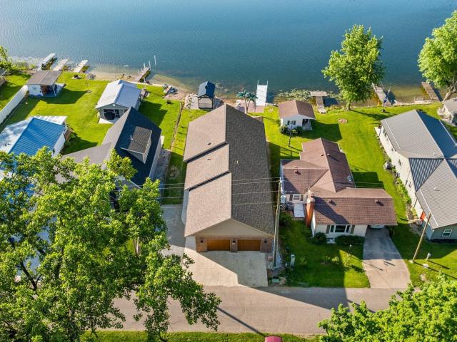64 W Lakeside Drive