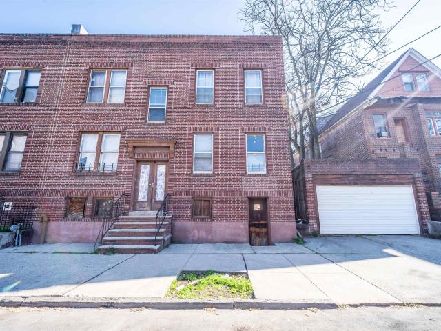 64 Wade St